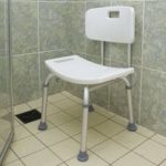 7 Best Shower Chairs - (Reviews & Unbiased Guide 2022)